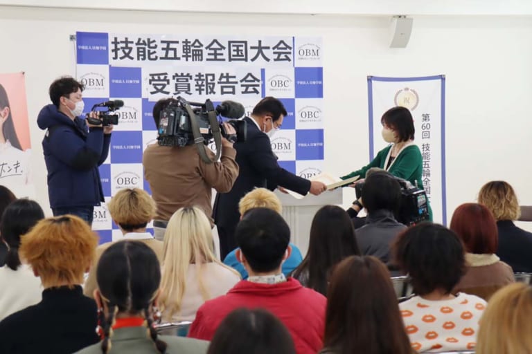 第60回技能五輪全国大会 校内受賞報告会で喜びと感謝を伝えました★ | 専門学校岡山ビジネスカレッジ｜OBC｜文部科学大臣認定職業実践専門課程設置校｜岡山県認可の専門学校